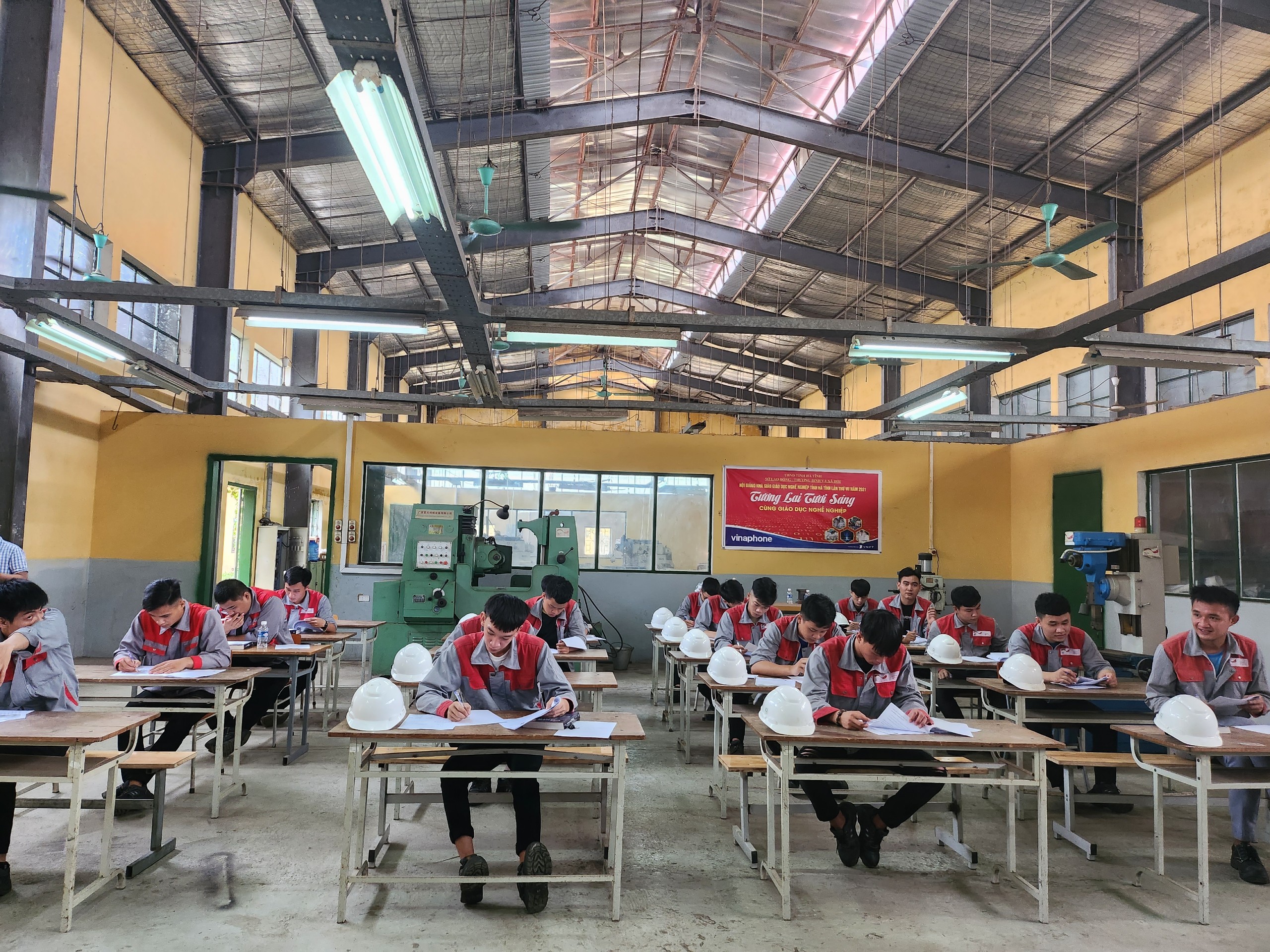 AP1 Examination for students of Metal Cutting occupation at Vietnamese ...